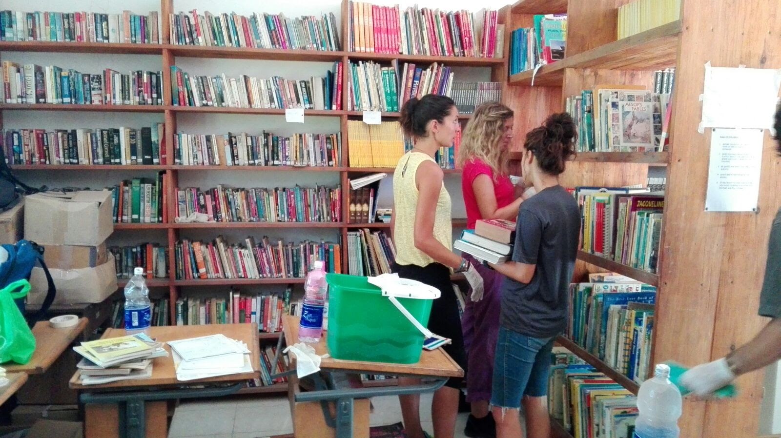 La ONGD “Estrellas de Colores” de l’Alfàs abre una biblioteca en ...