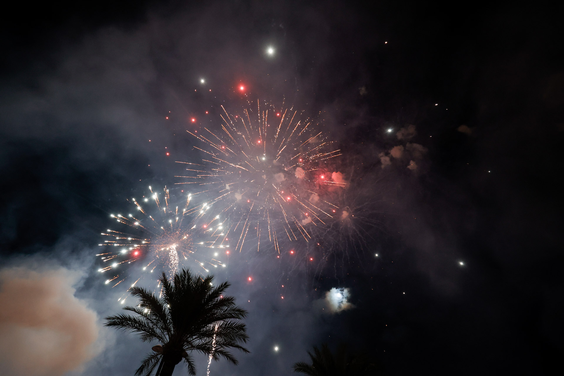 Finalizan las Fiestas de l'Alfàs con un espectacular castillo de fuegos ...
