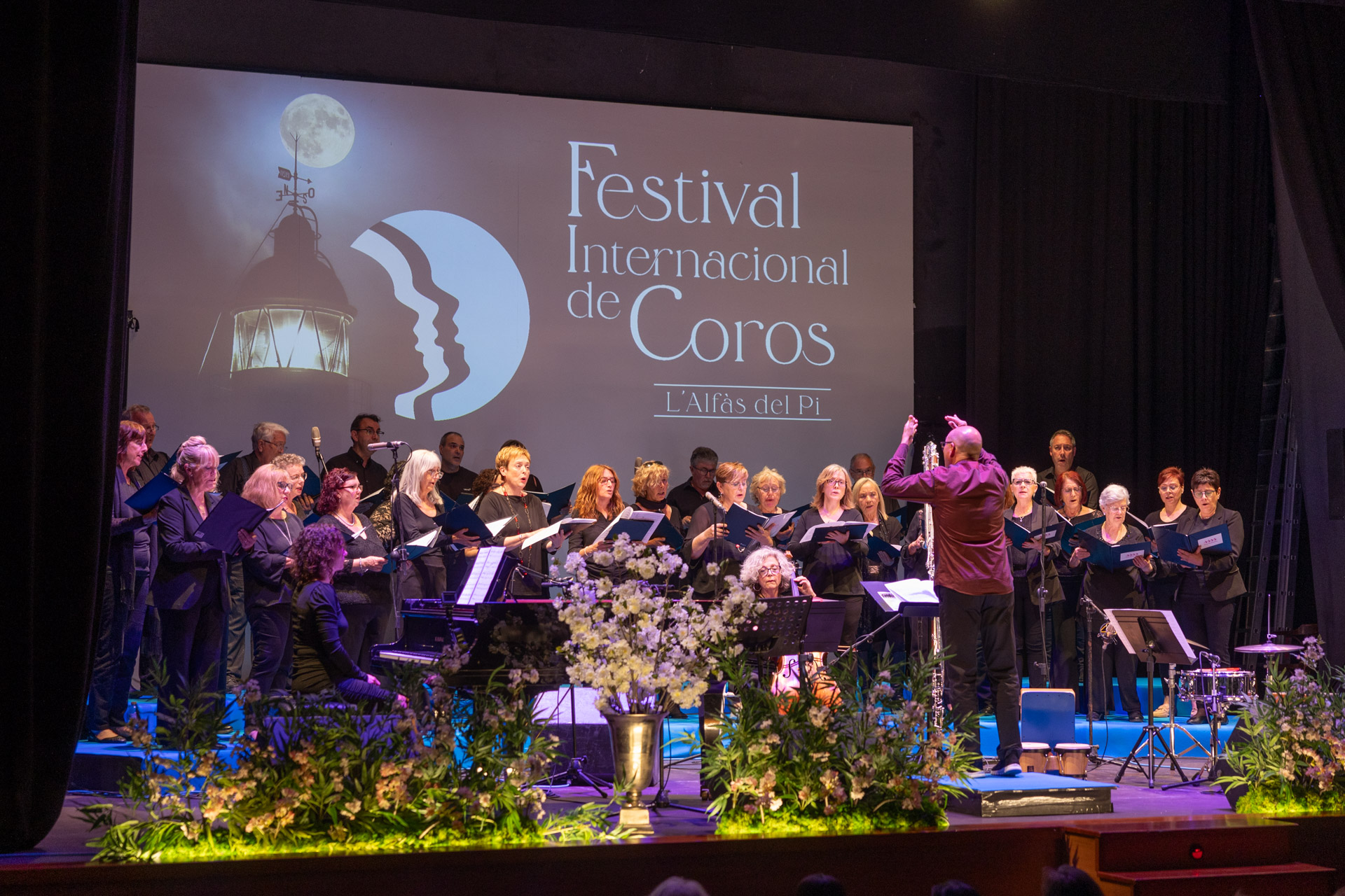 Más de 200 vocalistas de 25 nacionalidades han participado en el Festival Internacional de Coros ...