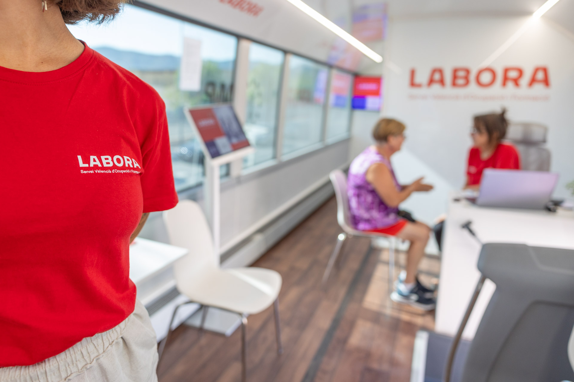 El bus oficina de Labora estará mañana en l’Alfàs para informar sobre ...